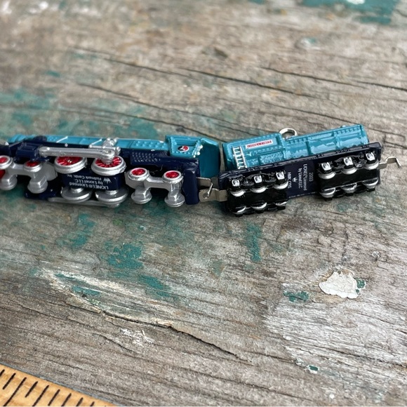 Hallmark | Holiday | Hallmark Ornament 203 Lionel Steam Locomotive ...